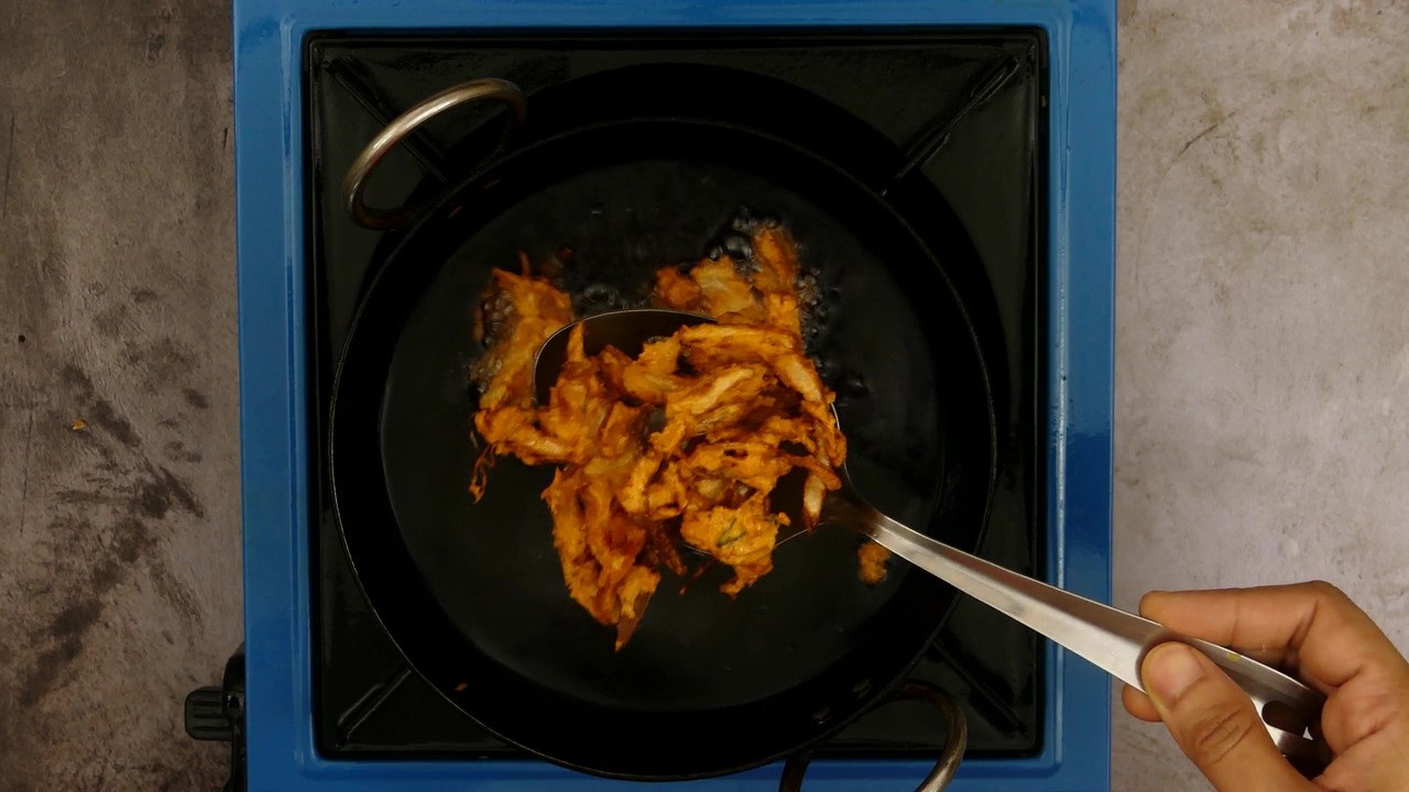Kanda Bhaji - Maharashtrian Onion Pakoda - SHRIYOG KITCHEN